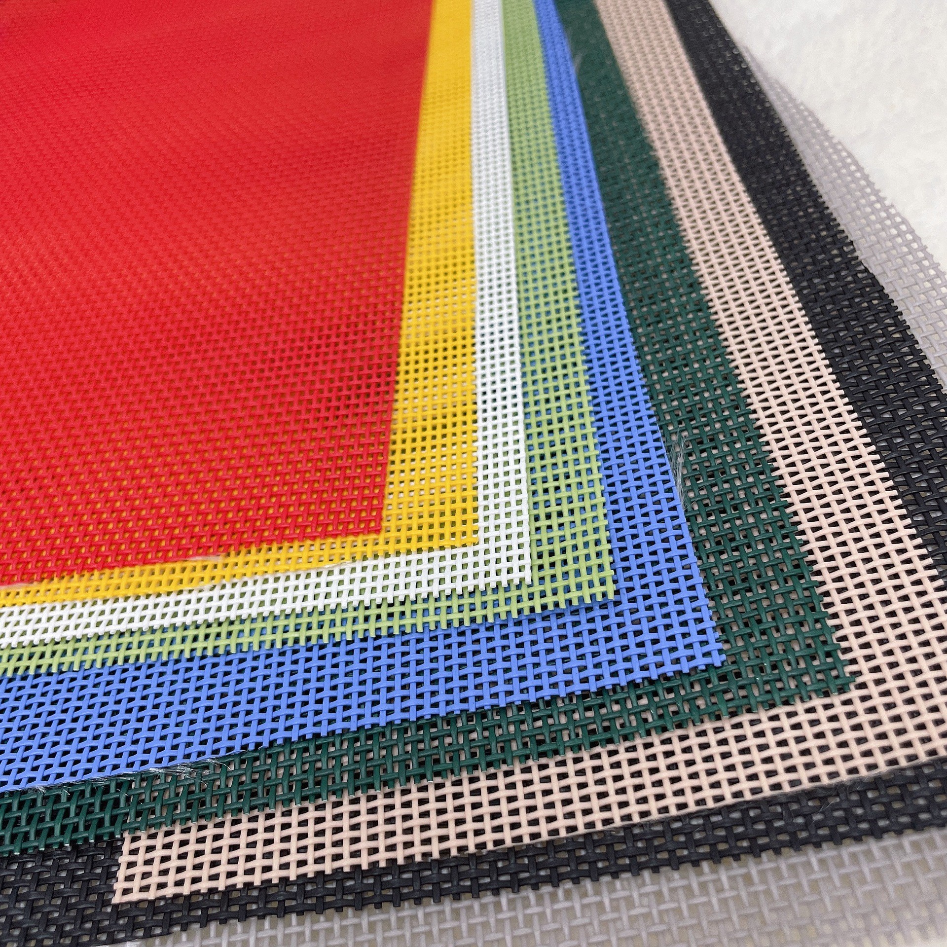 Supply Polyester Coated Textilene Mesh Fabric Pet Bed Breathable Fabric ...